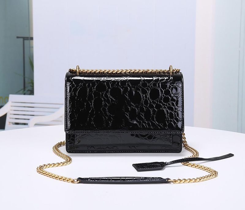 Designer Chain Wallet Purse | semashow.com