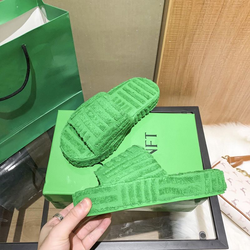 And에서 2021 가을과 겨울 새로운 B 가정용 플러시 슬리퍼 녹색 주택 두꺼운 바닥 멀티 무릎 플랫 슬리퍼 여성 Ins 조수 Dhgate