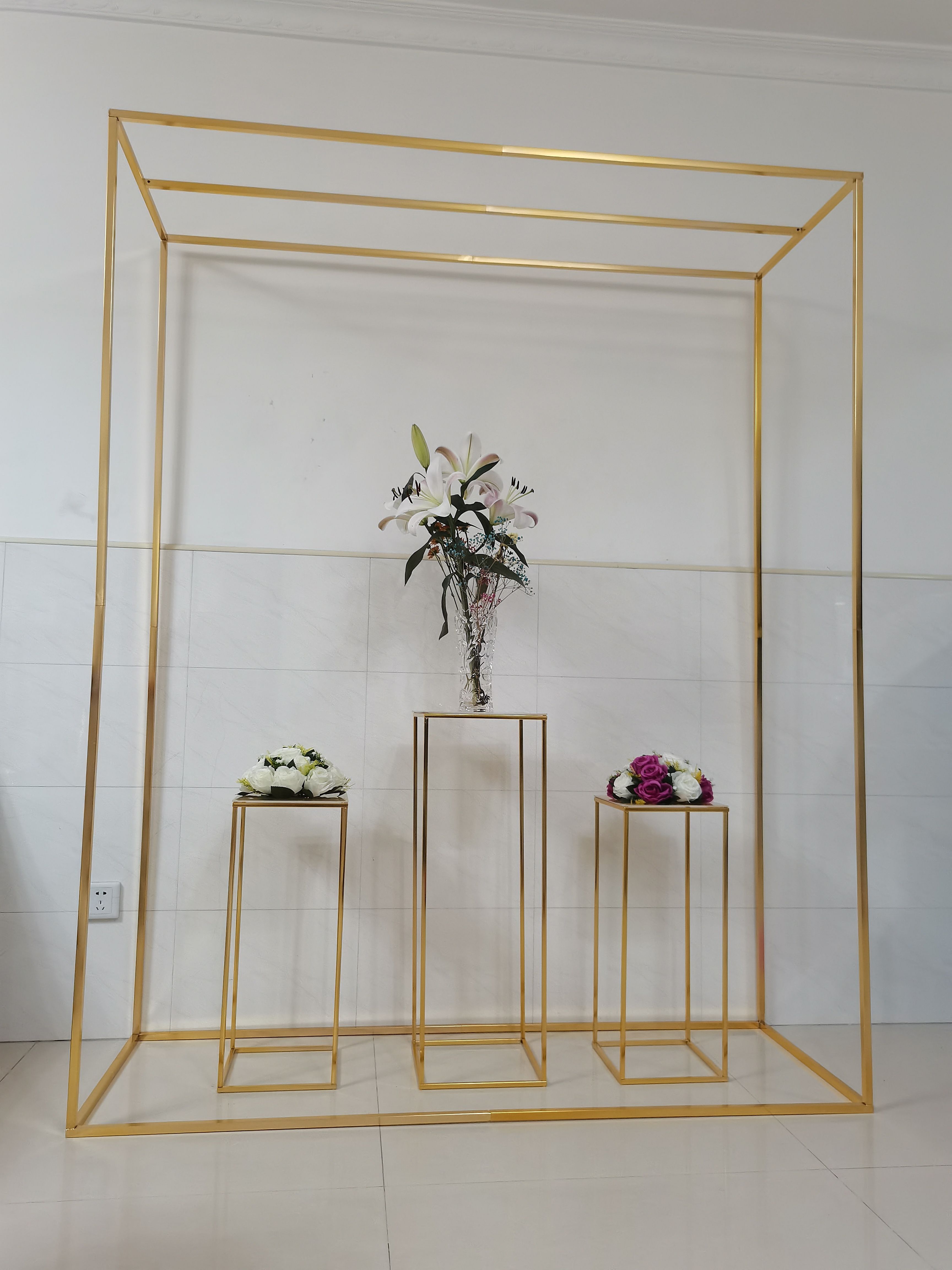 Shiny Gold Rectangle Arch With Plinths Welcome Sign Rack Wedding ...