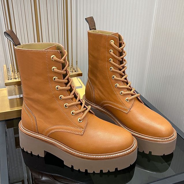 BULKY LACED UP BOOT IN SHINY BULL Designers Women Fashion Buckle Lace ...