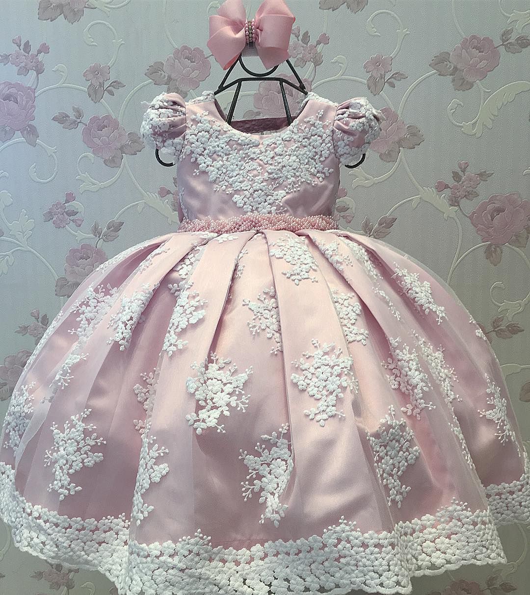 Amazing Pearls Backless Ball Gown Flower Girl Dresses For Weddings Lace