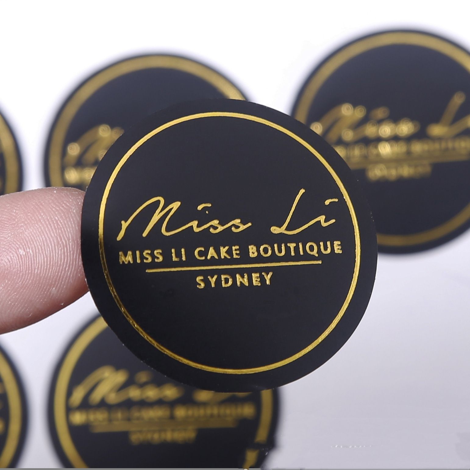2020 Customized Round Matte Vinyl Adhesive Sticker Label With Gold Stamping Waterproof Black And 
