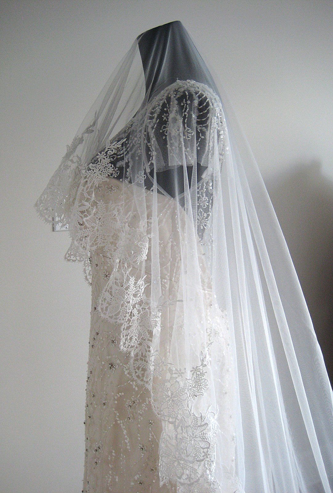 2016 Long Wedding Veils With Applique Edge And Cathedral Length Real ...