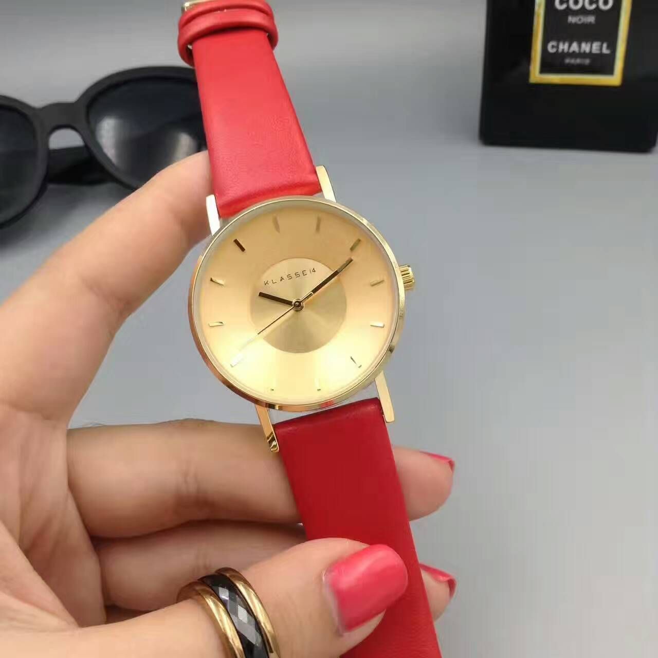 Italian Design Fashion Ladies Quartz Watch Small Cap Leather Pointer ...