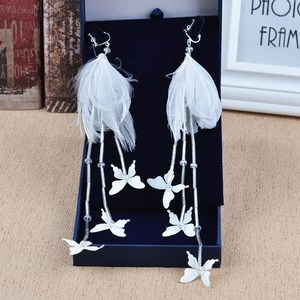 The White Feather Effect How to Style and Accessorize with this ...