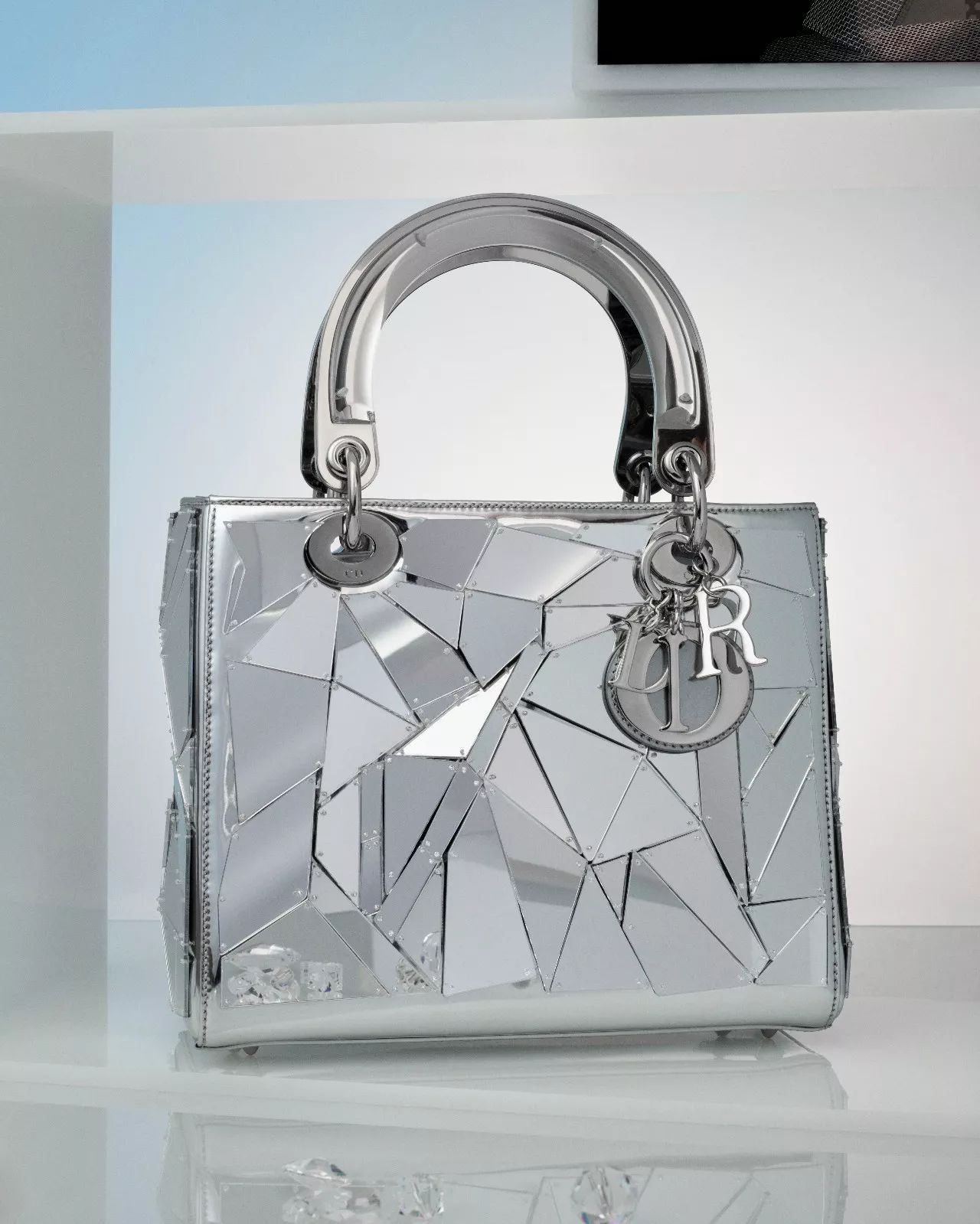 Why a Silver Bag is a Must-Have Accessory for Any Occasion