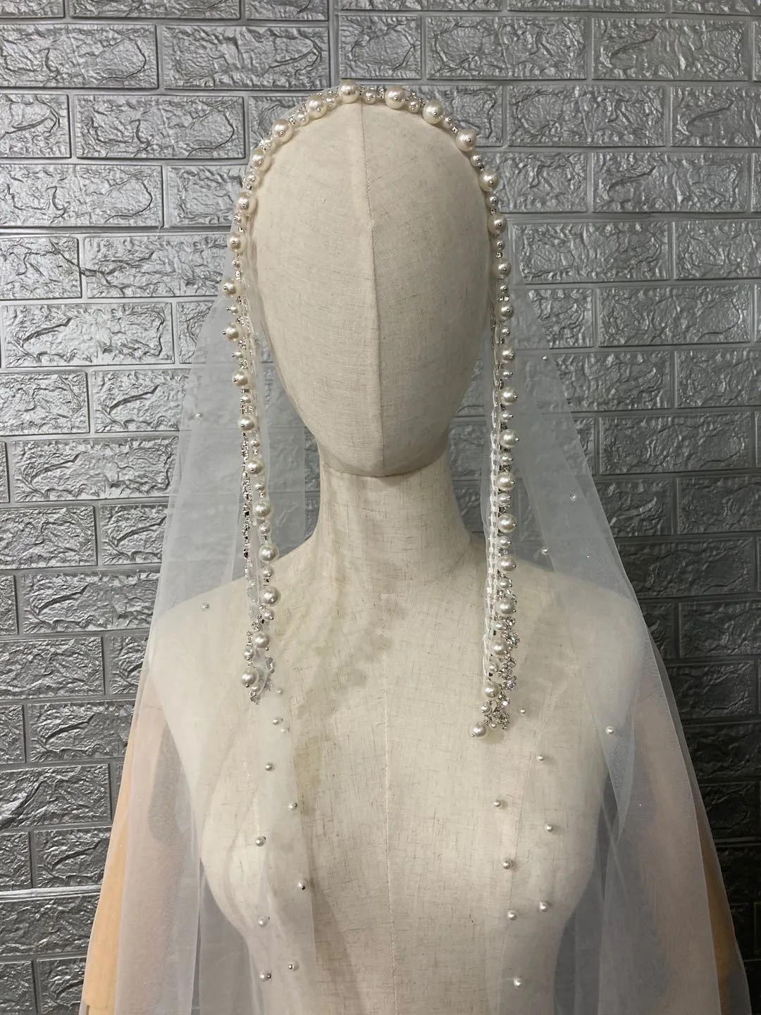 DHgate.com:Long Ivory Lace Appliqued Wedding Veil with Comb, Cathedral ...