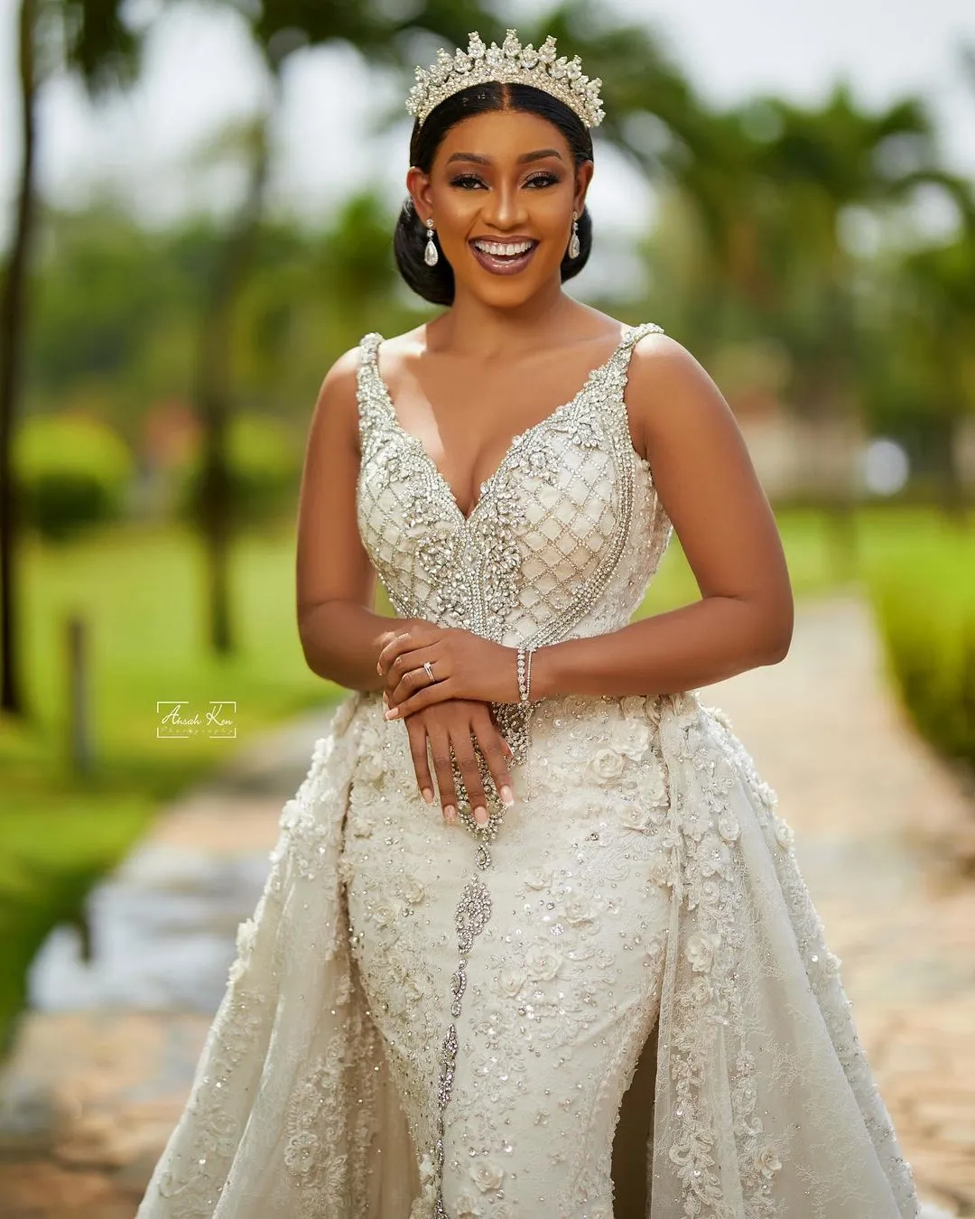 Arabic Bridal Dresses, Exquisite Dubai Wedding Dress: V Neck Sleeveless ...