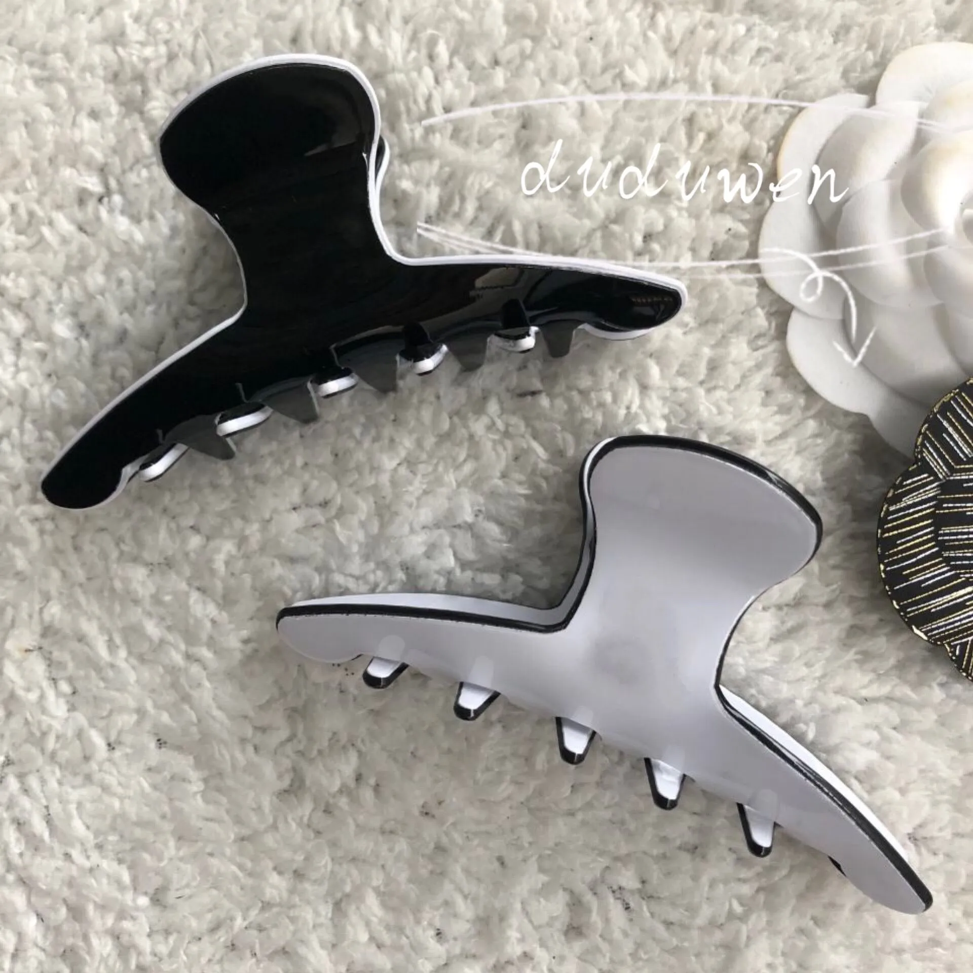 DHgate.com:11x4CM Fashionable Metal C Hair Claw Acrylic Clamps in ...
