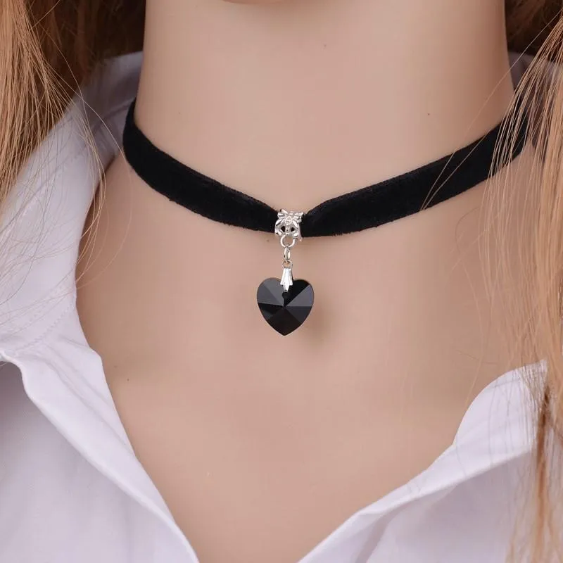 Fashion Women Velvet Choker Heart Crystal Pendant Necklaces For Jewelry Female Black Ribbon Necklace Party Gift Collar Chokers