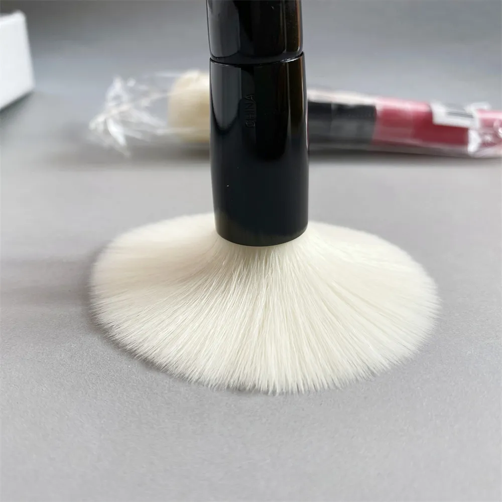 Mini Blush Brush: Pink & Black Travel Size! Powder, Highlighter - Best ...