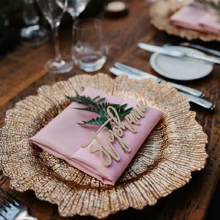 Wedding underplates | Beachweddingtips.com