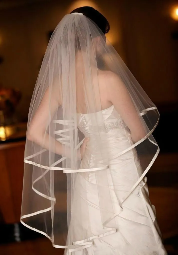 DHgate.com:Ivory Satin Edge Bridal Veil with Comb - Fingertip 2-Tier ...