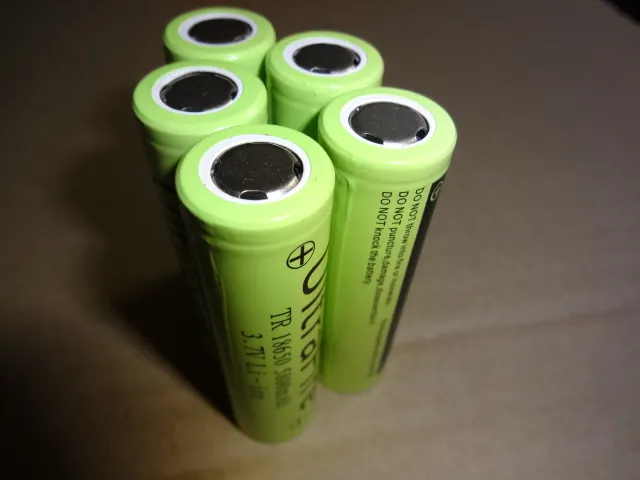 High-Quality UltraFire 18650 5800mAh Flat Top Green Lithium Battery for ...