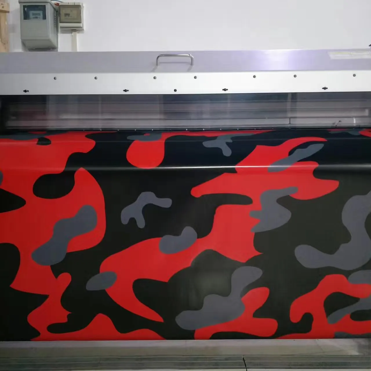 Large Red Camo Vinyl Red Camo Vinyl Wrap Film With Air Release 1.52x30m ...