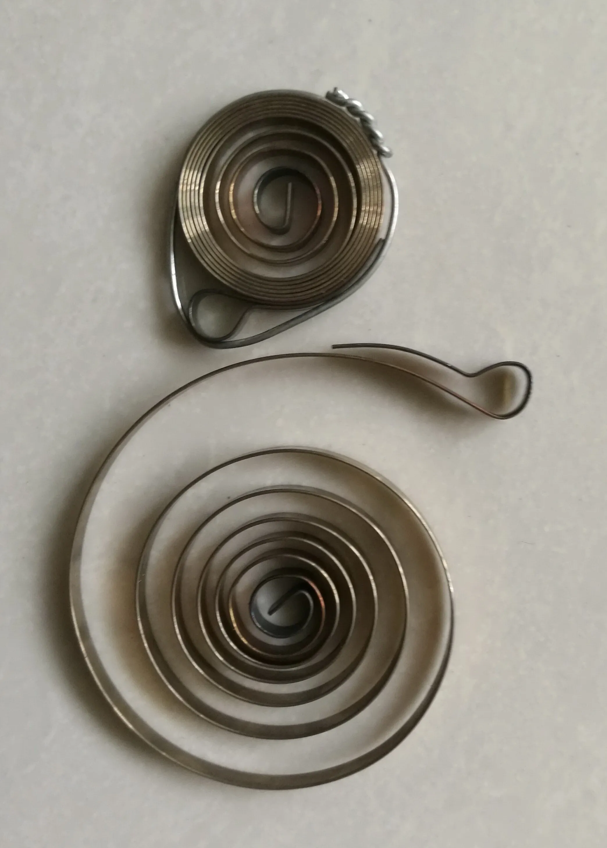 DHgate.com:50-Pack Stainless Steel Constant-Force Retractable Spiral ...