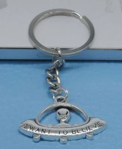 Fashion Keychains: 20 Silver Plated Alien UFO Charms Key Rings Jewelry ...