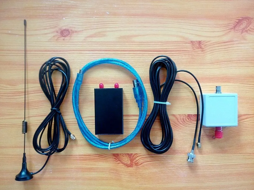 Versatile RTL SDR Software Defined Radio Receiver: 100 KHz To 1.7 GHz ...