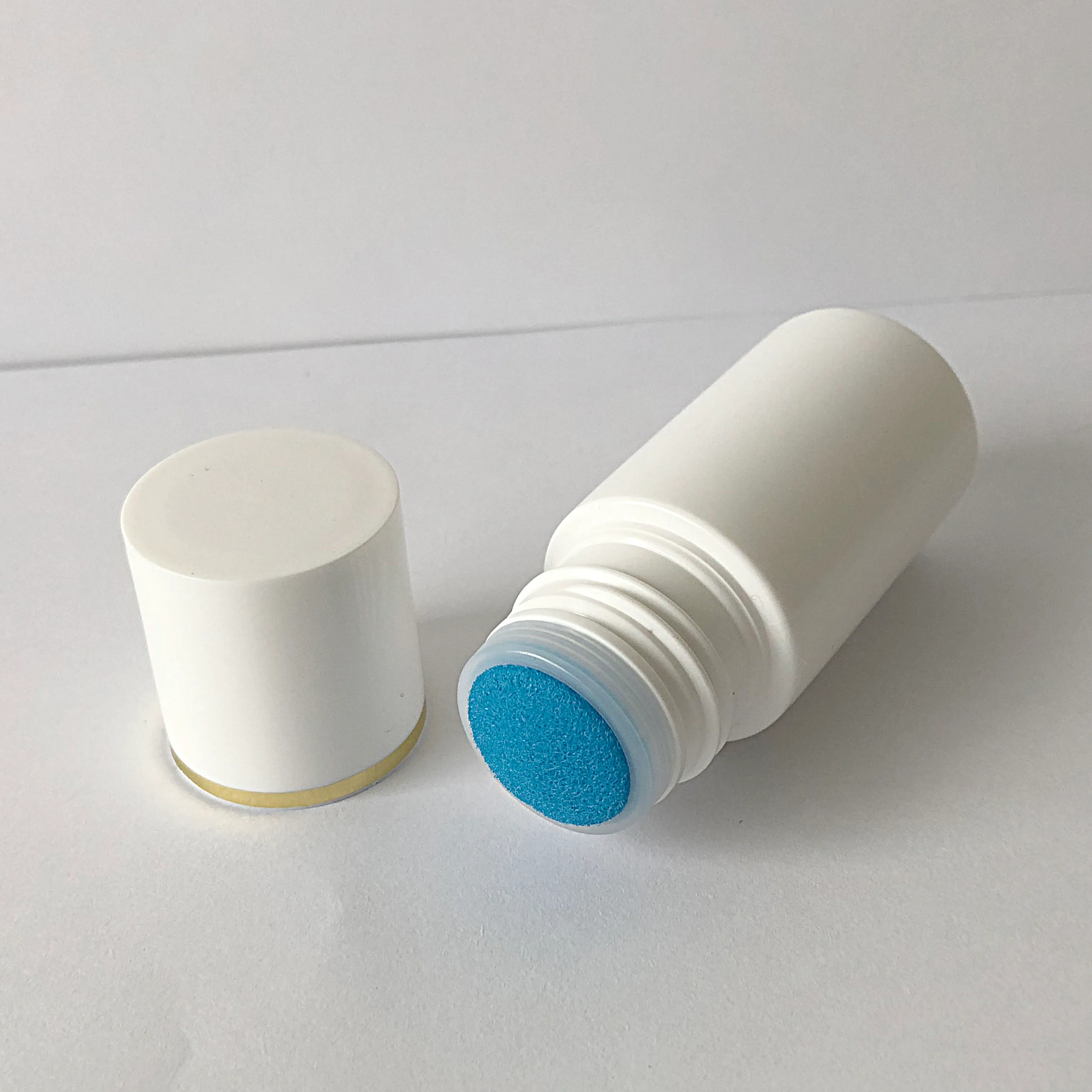 Wholesale HDPE Muscle Pain Reliever Vacuum Bottle With Blue Sponge Head ...