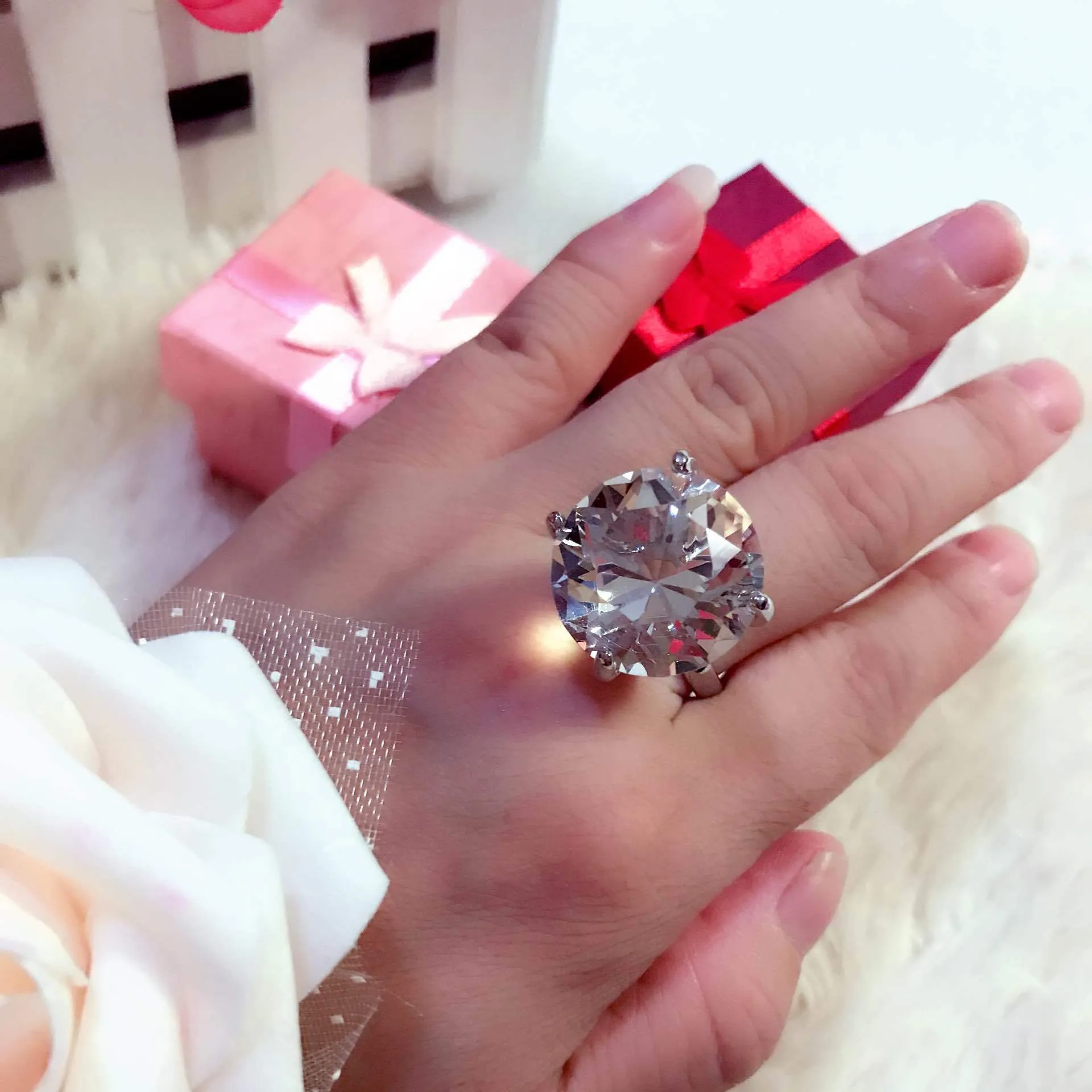 Artificial Crystal Super Large 20mm Ring: Photography Props, Engagement ...