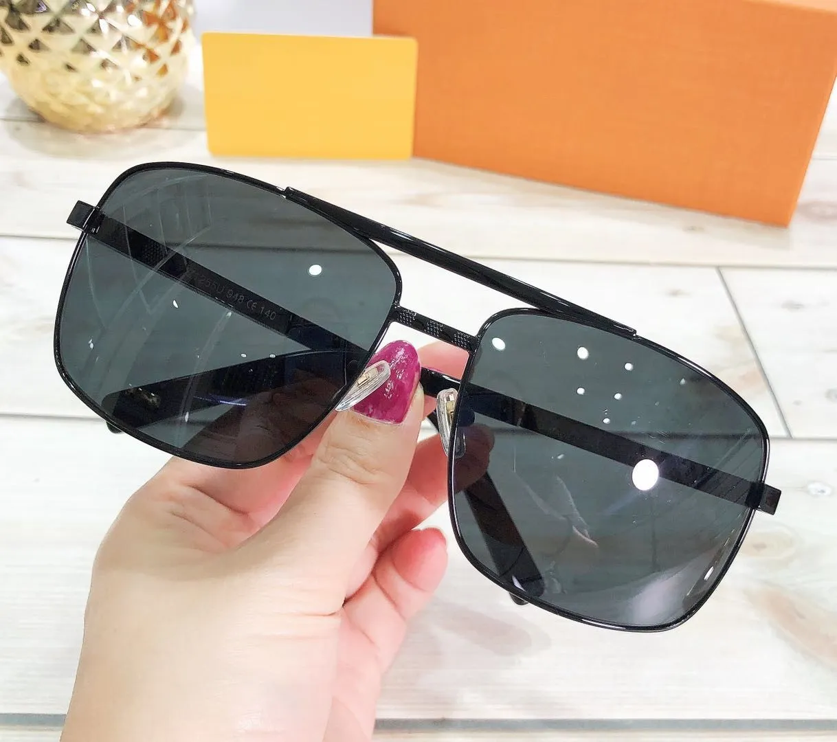 DHgate.com:Classic Metal Square Gold Frame Sunglasses for Men, UV400 ...