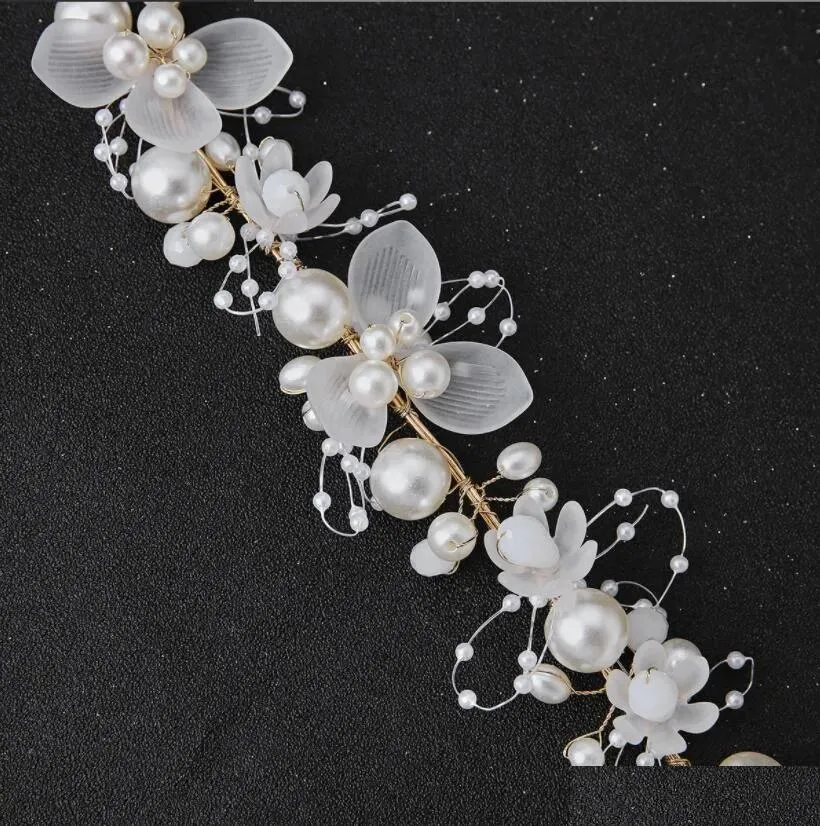 Girls' Charming Cute Veils: Kids' Headpieces to Match Flower Girl ...