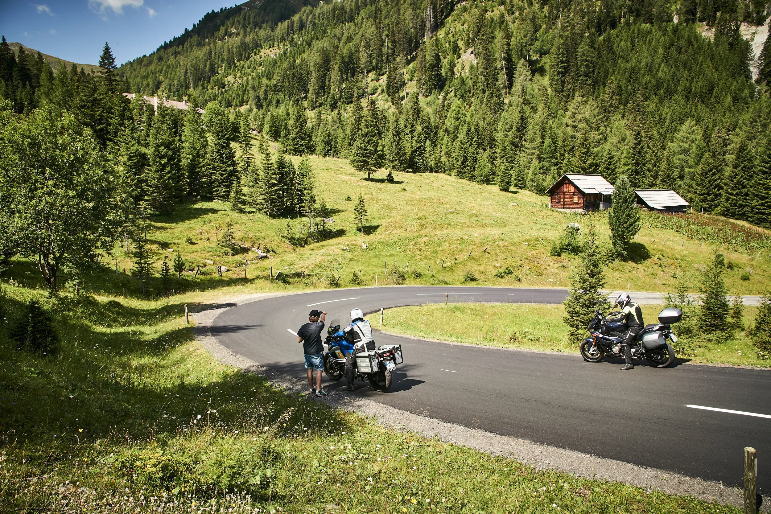10 Essential Items for Safe and Comfortable Motorcycle Travel
