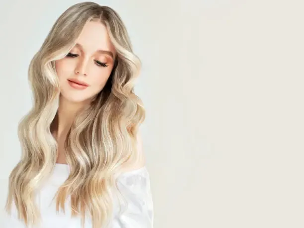 La guía definitiva para lograr un hermoso color de cabello rubio cobrizo