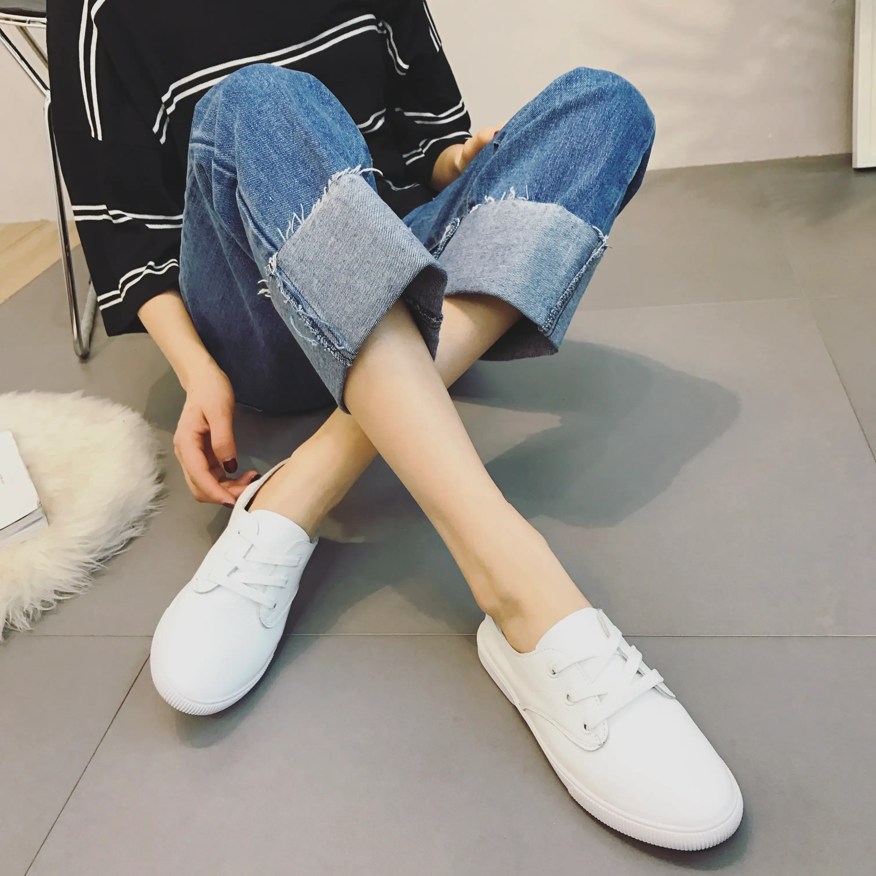 Why White Shoes Have Become the "Favorite" of the Fashion World