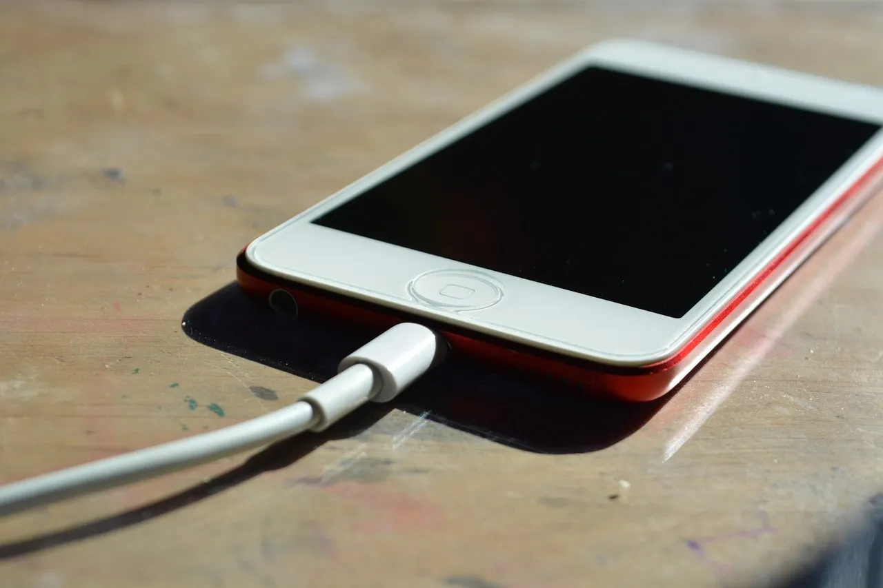 Why is The Original Data Cable of Apple Mobile Phone So Easy to Break?