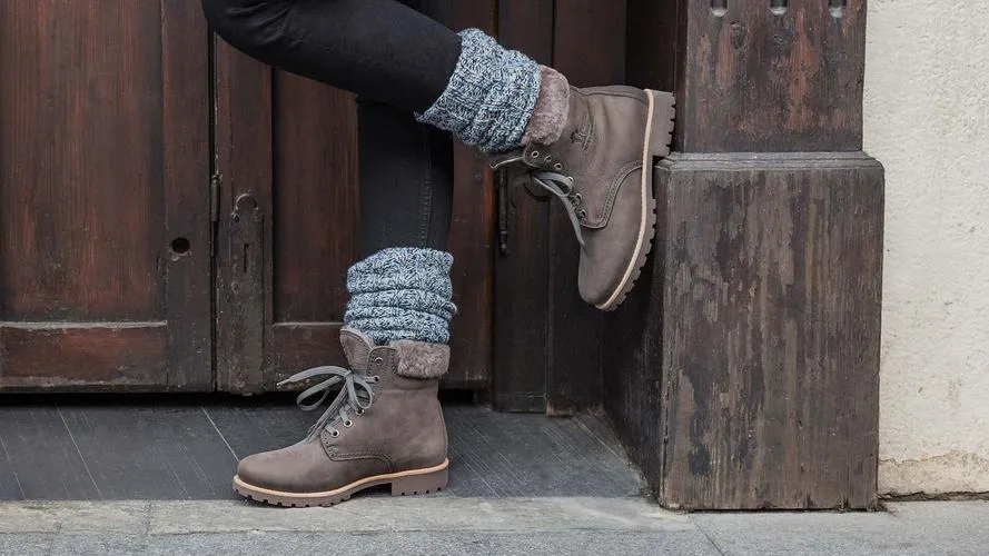 Top 4 Trendy Boot Styles for a Slimming and Height-Boosting Look