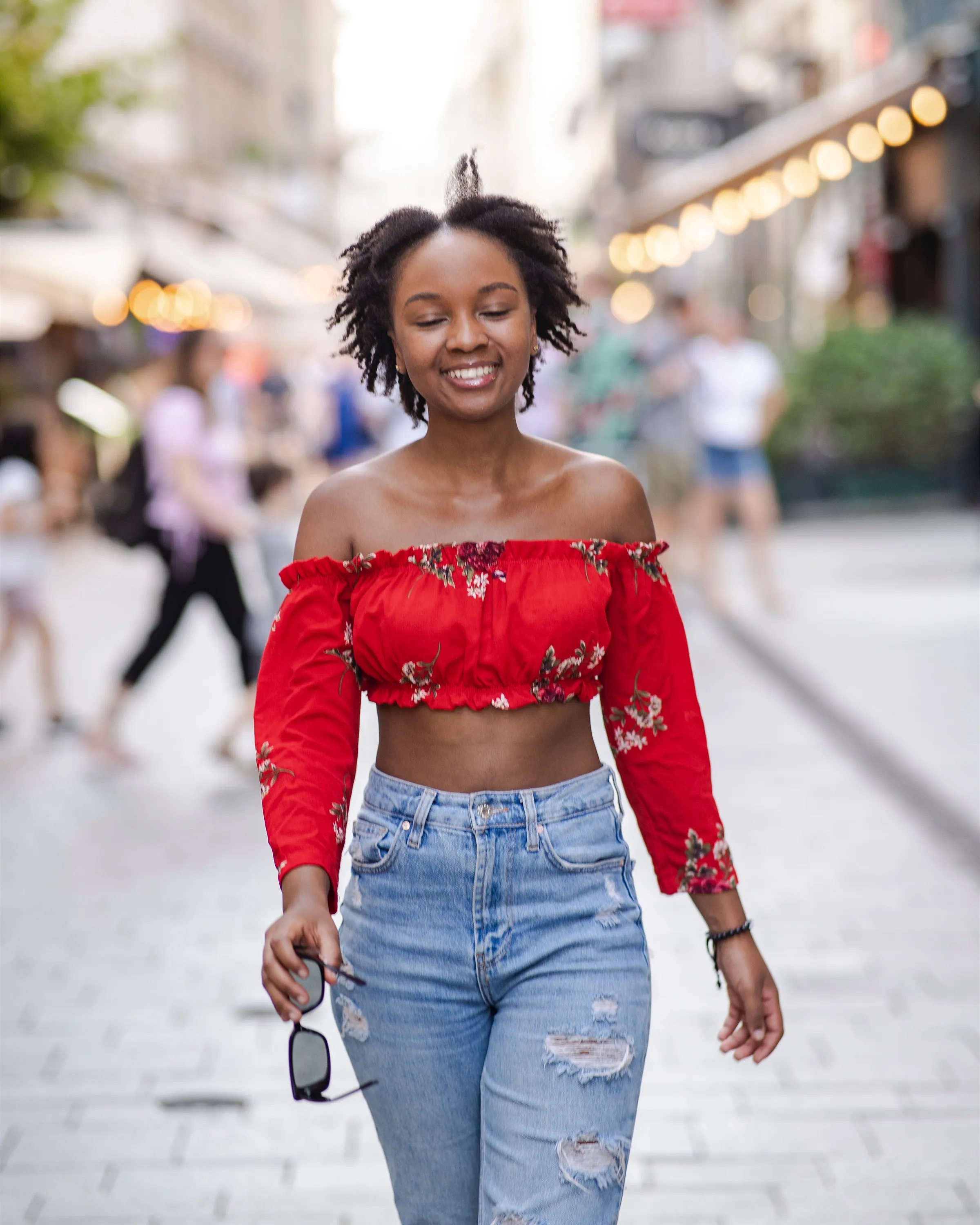 To Match Jeans with Short Tops, the High Eye-Catching Effect Is Good