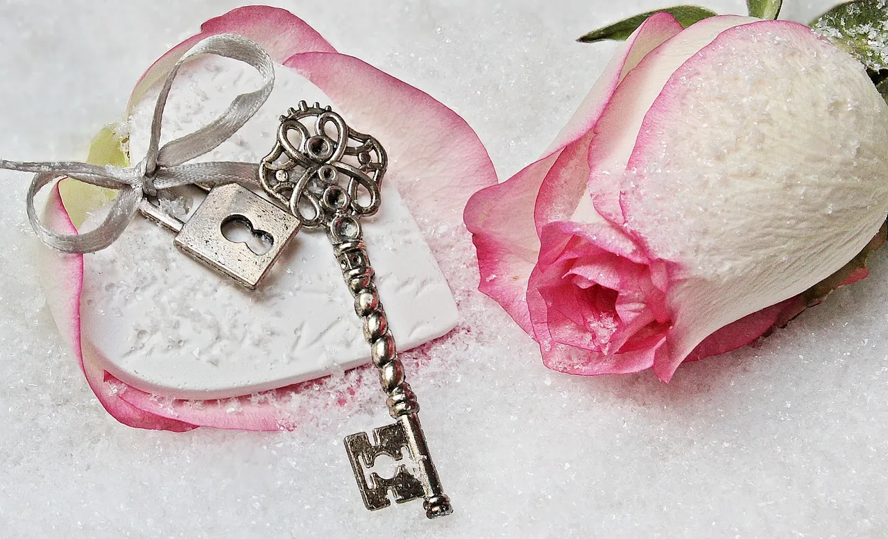 10 Cute and Creative Ideas for Using Pink Hearts Images in Your Shopping