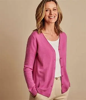 The Best Ways to Style the Cardigan for a Chic Look