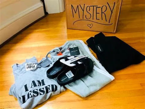 Entdecken Sie den Nervenkitzel von Mystery Box Clothes. Ein umfassender ...