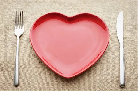 Where to Buy Heart Shaped Plates for Your Next Romantic Dinner