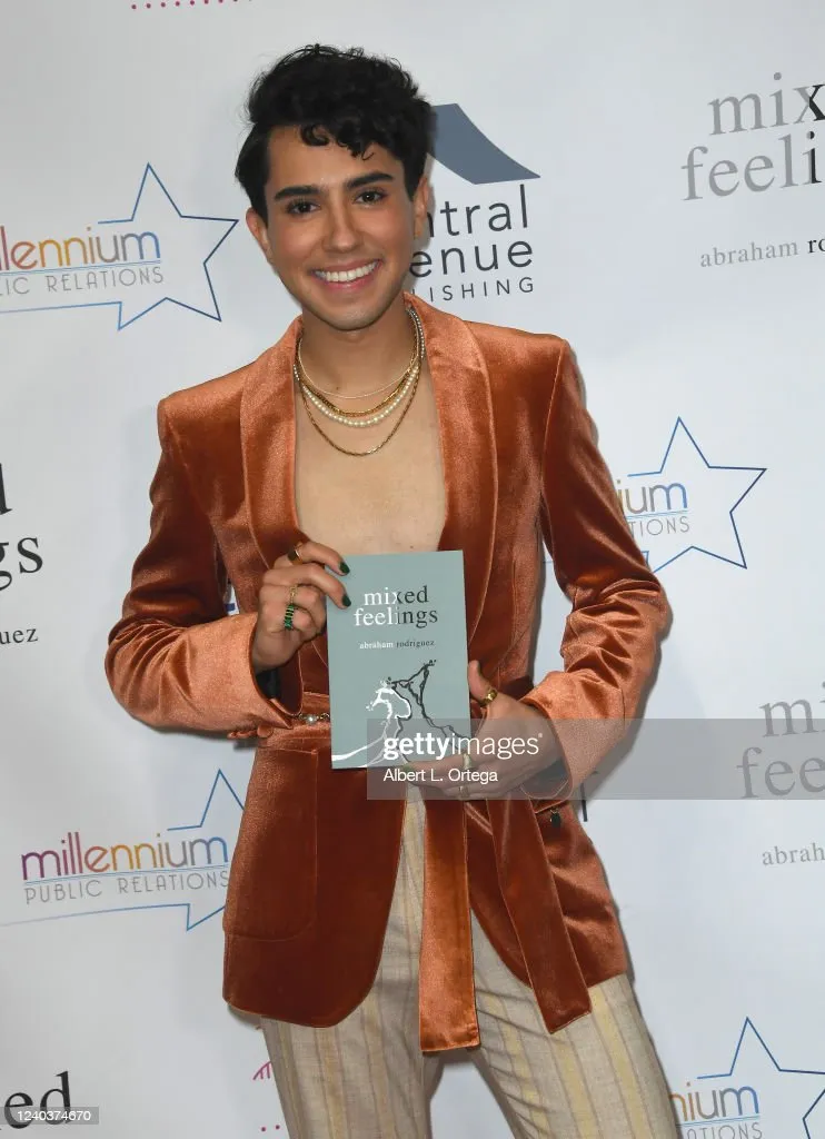 What Makes Abraham Rodriguez a Shopping Guru?