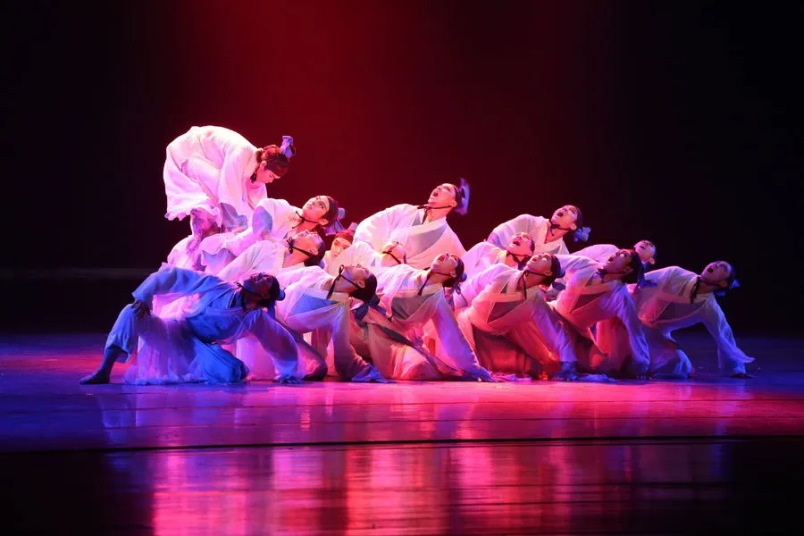 How to Shop for the Perfect Outfit for a VIP Dance Competition