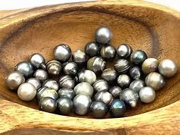 The Ultimate Guide to Tahitian Pearls