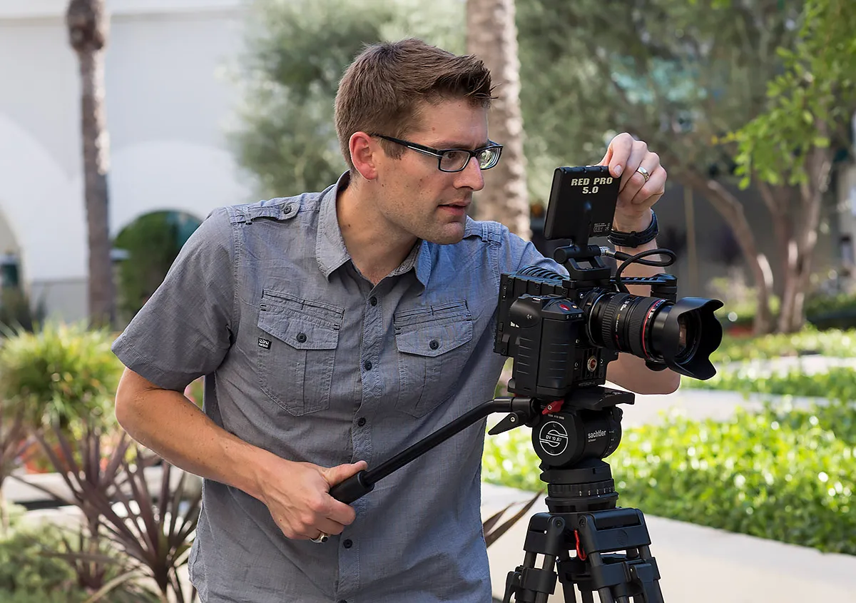 Exploring the Best Shopping Experiences for the Man with a Movie Camera