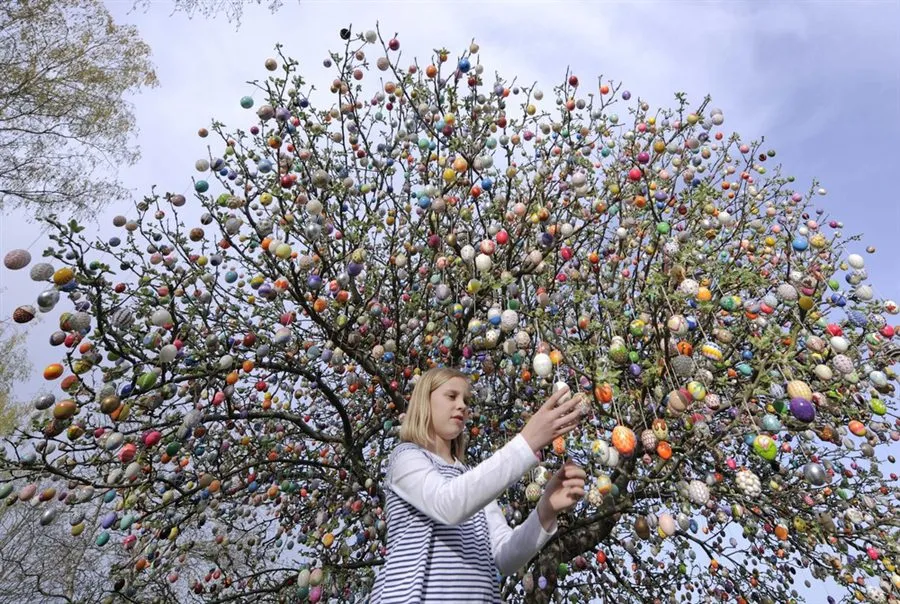 10 Creative Ways to Decorate Easter Trees for a Festive Celebration
