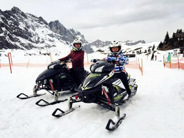 The Definitive Guide to Choosing Ideal Snowmobile Clothing for Harsh Winter