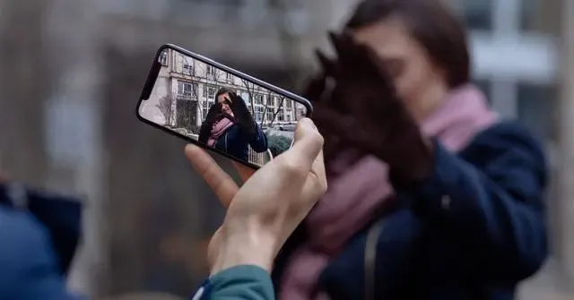 How to Make Picture-Perfect Memories With Ozuna Tu Foto