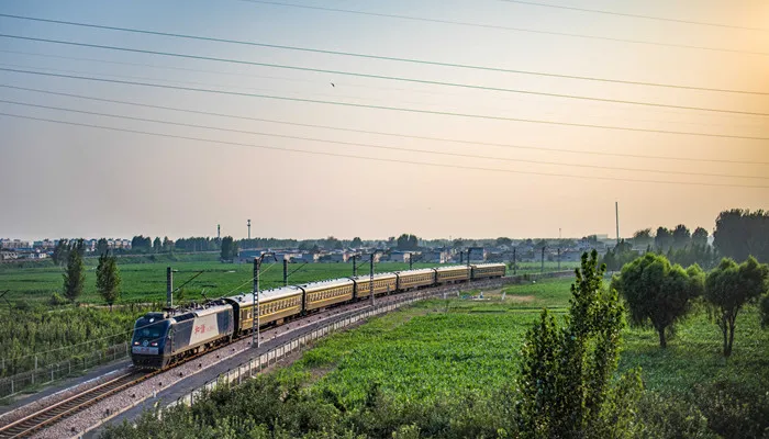Discovering the Best Scenic Views on the Bernina Express