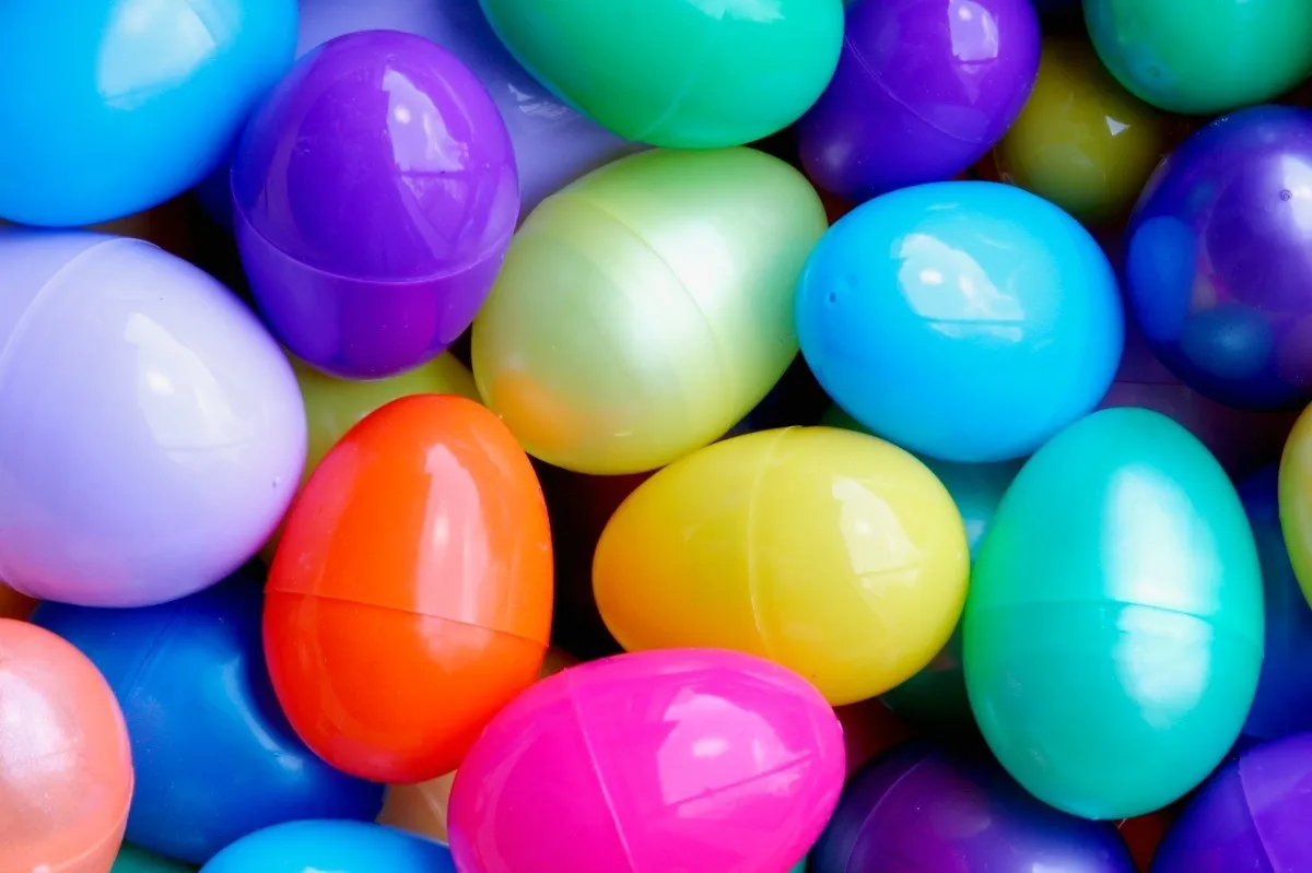 Saving Money on Easter: How Plastic Eggs Can Help You Stay Within Budget